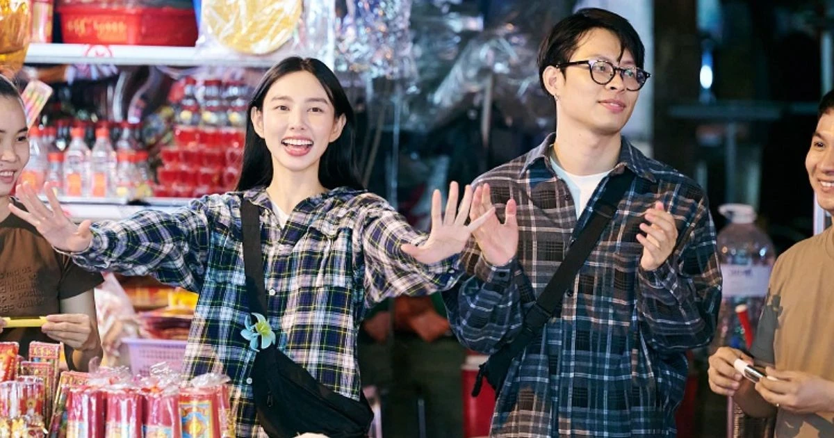 HURRYKNG wrote a long letter and sent it directly to Thuy Tien's face. The owner cried when he ...